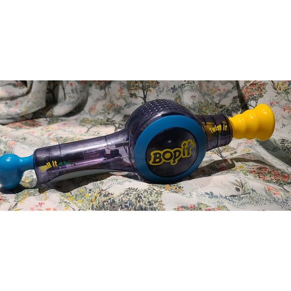 Hasbro | Video Games & Consoles | Vintage 202 Bop It Handheld Toy Game ...